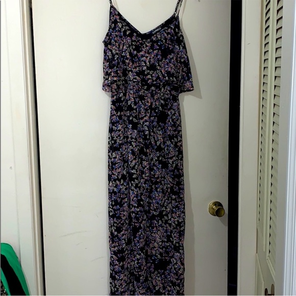 Express | Dresses | Floral Maxi Dress Slit On The Bottom In The Middle ...